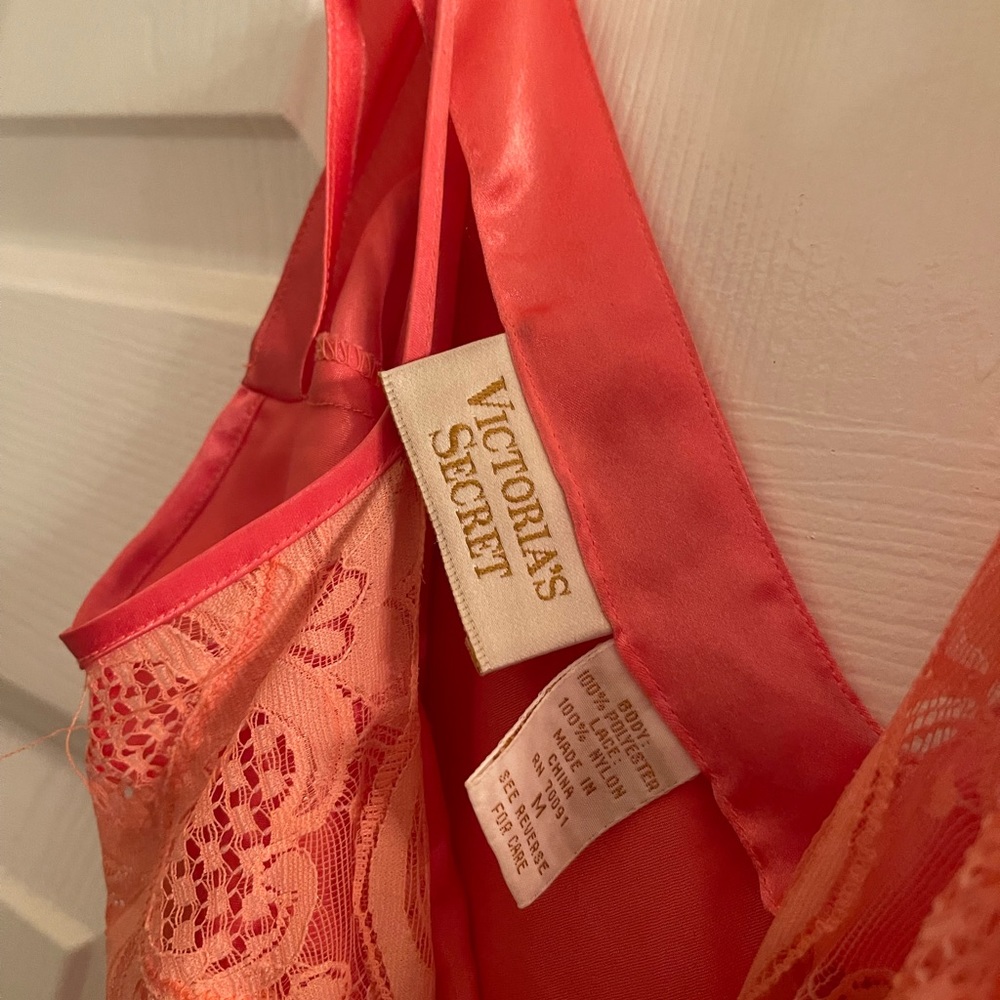 Vintage Beautiful Victoria’s Secret Sleeping Slip Dre… - Gem